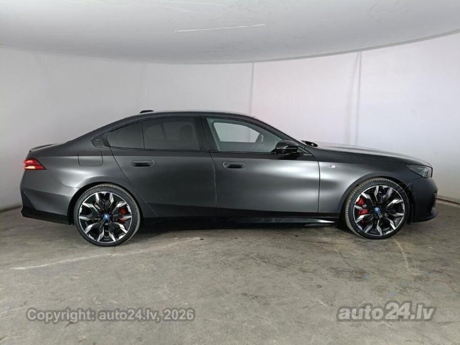 Grey BMW i5 2023 in Voru, with an engine capacity of 0.00 L and mileage of 45 thousand km for 67900 €, photo 26 on AUTOMOTO.COM.LV