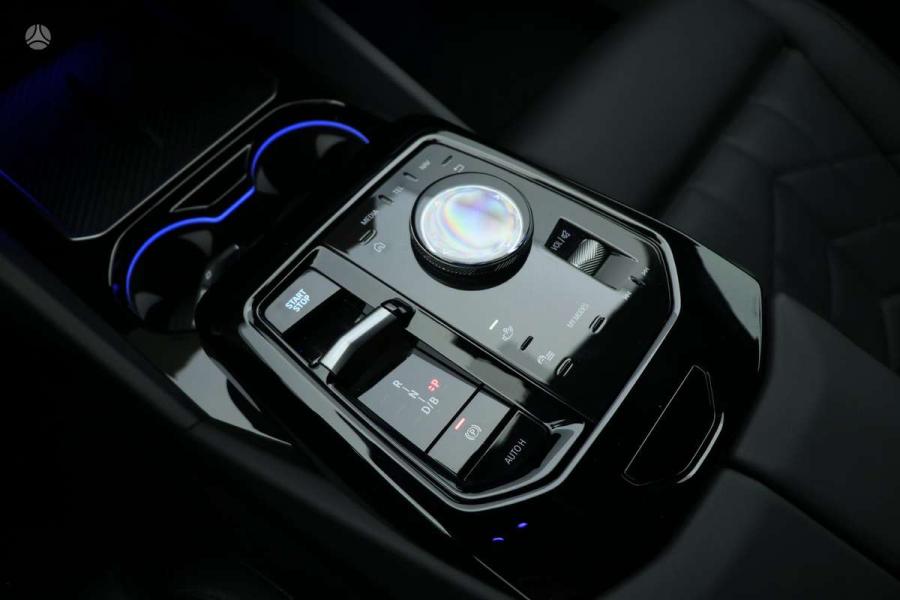 Grey BMW i5 2024 in Vilnius, with an engine capacity of 0.00 L and mileage of 11 thousand km for 52900 €, photo 32 on AUTOMOTO.COM.LV