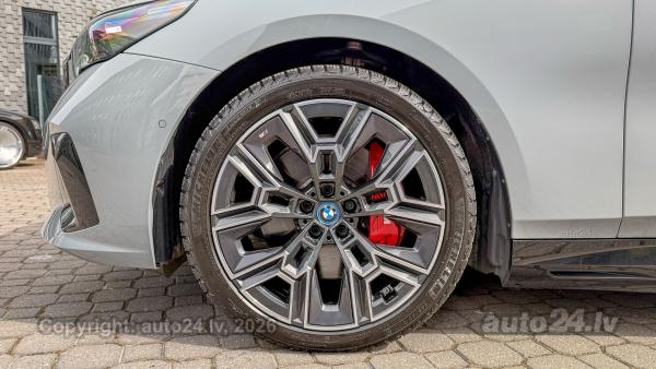 Grey BMW i5 2024 in Tallinn, with an engine capacity of 0.00 L and mileage of 24 thousand km for 66500 €, photo 4 on AUTOMOTO.COM.LV