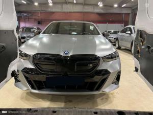 Серый БМВ i5 2024 в Вильнюс, объемом двигателя 0.00 л и пробегом 46 тыс. км за 72990 €, фото 3 на AUTOMOTO.COM.LV