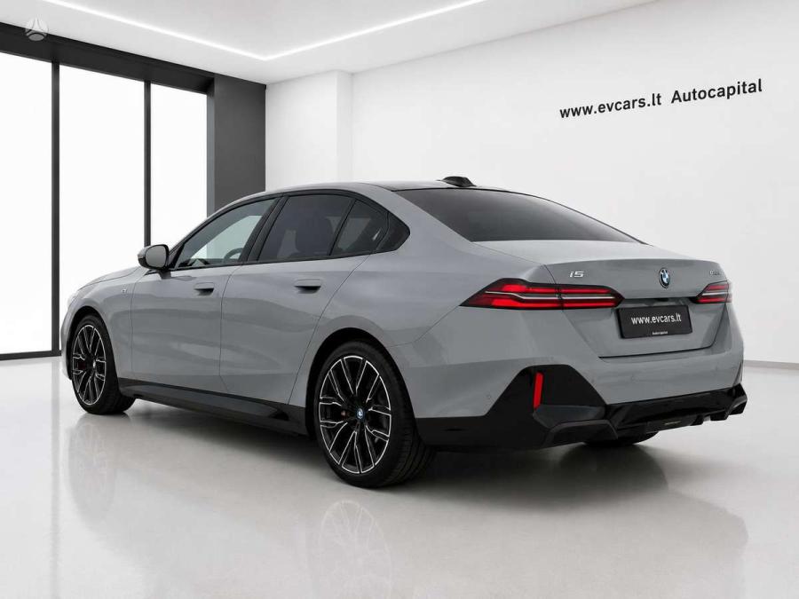 Pelēks BMW i5 2024 Viļņa, ar dzinēja tilpumu 0.00 L un nobraukumu 40 tūkst. km par 49990 €, foto 4 vietnē AUTOMOTO.COM.LV