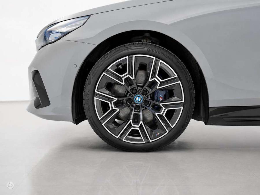 Pelēks BMW i5 2024 Viļņa, ar dzinēja tilpumu 0.00 L un nobraukumu 40 tūkst. km par 49990 €, foto 5 vietnē AUTOMOTO.COM.LV