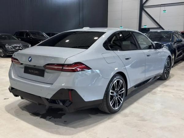 Pelēks BMW i5 2024 Mārupe, ar dzinēja tilpumu 0.00 L un nobraukumu 54 tūkst. km par 48990 €, foto 5 vietnē AUTOMOTO.COM.LV