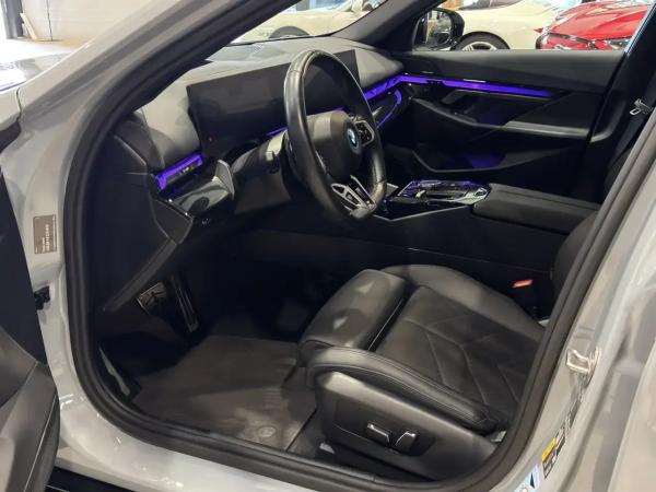 Pelēks BMW i5 2024 Mārupe, ar dzinēja tilpumu 0.00 L un nobraukumu 54 tūkst. km par 48990 €, foto 7 vietnē AUTOMOTO.COM.LV