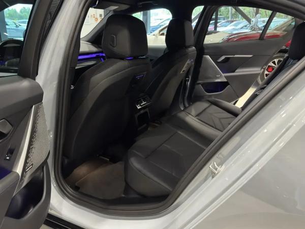 Pelēks BMW i5 2024 Mārupe, ar dzinēja tilpumu 0.00 L un nobraukumu 54 tūkst. km par 48990 €, foto 11 vietnē AUTOMOTO.COM.LV