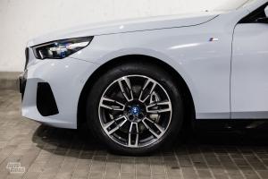 Grey BMW i5 2024 in Vilnius, with an engine capacity of 0.00 L and mileage of 96 thousand km for 49991 €, photo 8 on AUTOMOTO.COM.LV