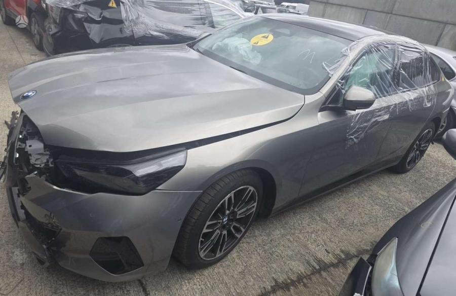 Grey BMW i5 2025 in Taurage, with an engine capacity of 0.00 L and mileage of 18 thousand km for 28000 €, photo 1 on AUTOMOTO.COM.LV