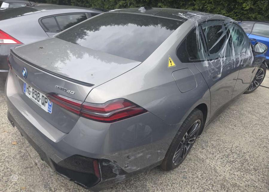 Grey BMW i5 2025 in Taurage, with an engine capacity of 0.00 L and mileage of 18 thousand km for 28000 €, photo 4 on AUTOMOTO.COM.LV