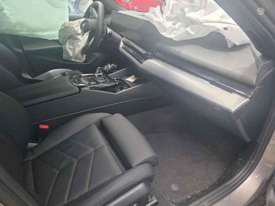 Grey BMW i5 2025 in Taurage, with an engine capacity of 0.00 L and mileage of 18 thousand km for 28000 €, photo 10 on AUTOMOTO.COM.LV