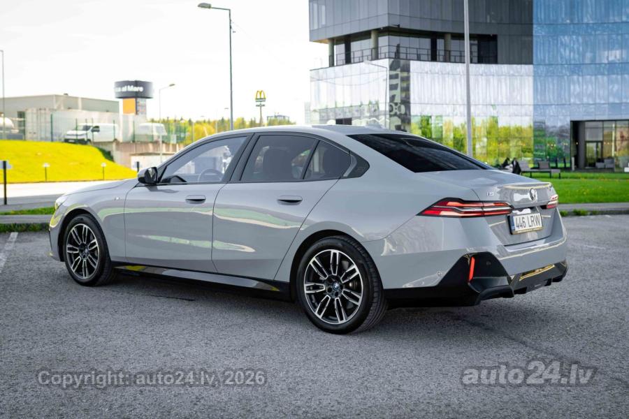 Pelēks BMW i5 2025 Tallina, ar dzinēja tilpumu 0.00 L un nobraukumu 10 tūkst. km par 54990 €, foto 5 vietnē AUTOMOTO.COM.LV