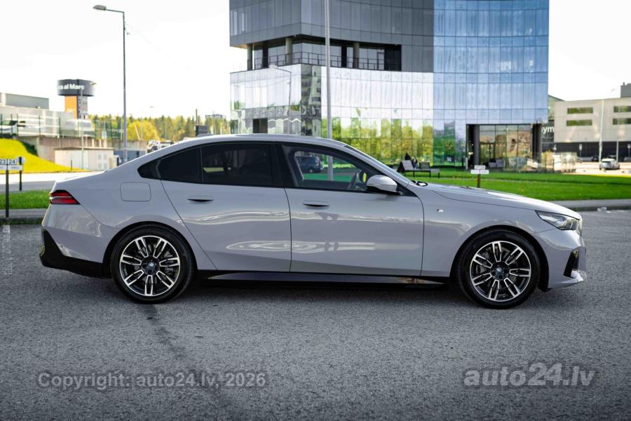 Pelēks BMW i5 2025 Tallina, ar dzinēja tilpumu 0.00 L un nobraukumu 10 tūkst. km par 54990 €, foto 11 vietnē AUTOMOTO.COM.LV