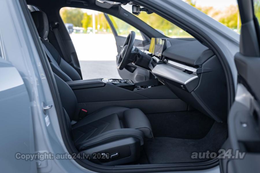Pelēks BMW i5 2025 Tallina, ar dzinēja tilpumu 0.00 L un nobraukumu 10 tūkst. km par 54990 €, foto 22 vietnē AUTOMOTO.COM.LV