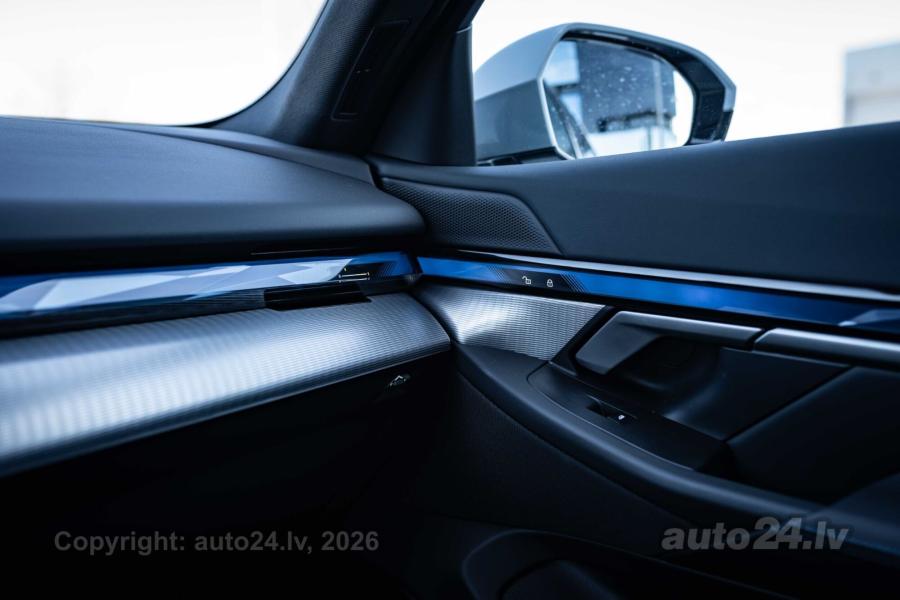 Pelēks BMW i5 2025 Tallina, ar dzinēja tilpumu 0.00 L un nobraukumu 10 tūkst. km par 54990 €, foto 28 vietnē AUTOMOTO.COM.LV