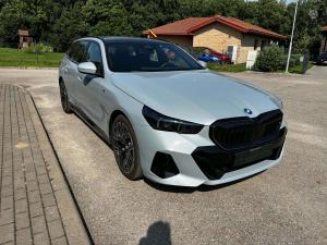 Pelēks BMW i5 2024 Kauņa, ar dzinēja tilpumu 0.00 L un nobraukumu 27 tūkst. km par 49800 €, foto  vietnē AUTOMOTO.COM.LV