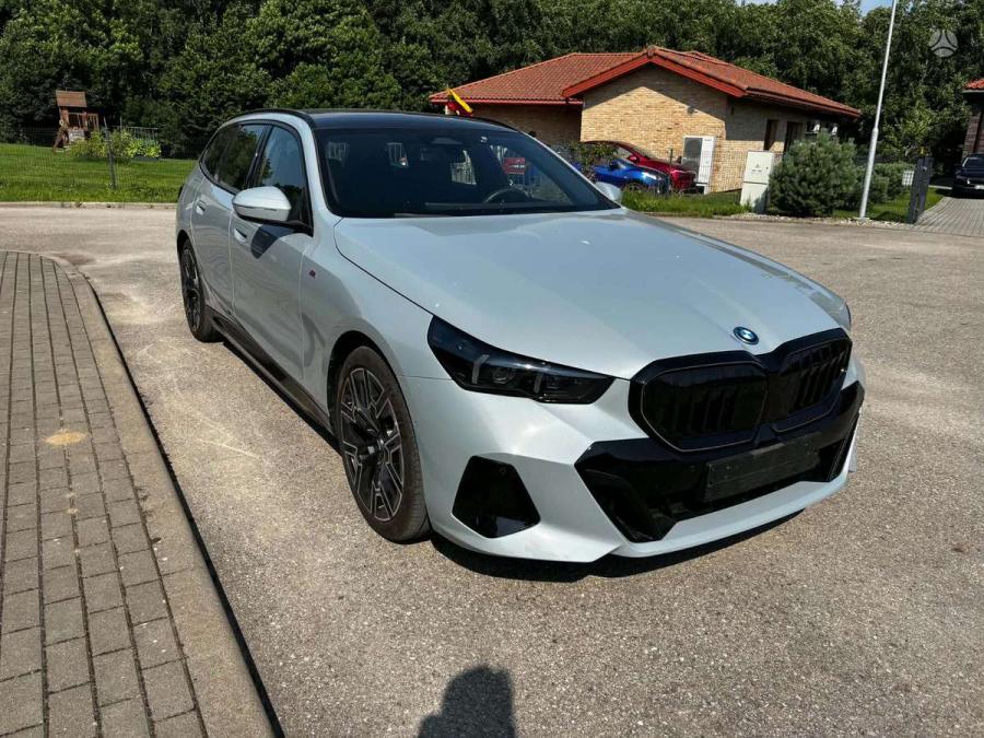 Pelēks BMW i5 2024 Kauņa, ar dzinēja tilpumu 0.00 L un nobraukumu 27 tūkst. km par 49800 €, foto 1 vietnē AUTOMOTO.COM.LV