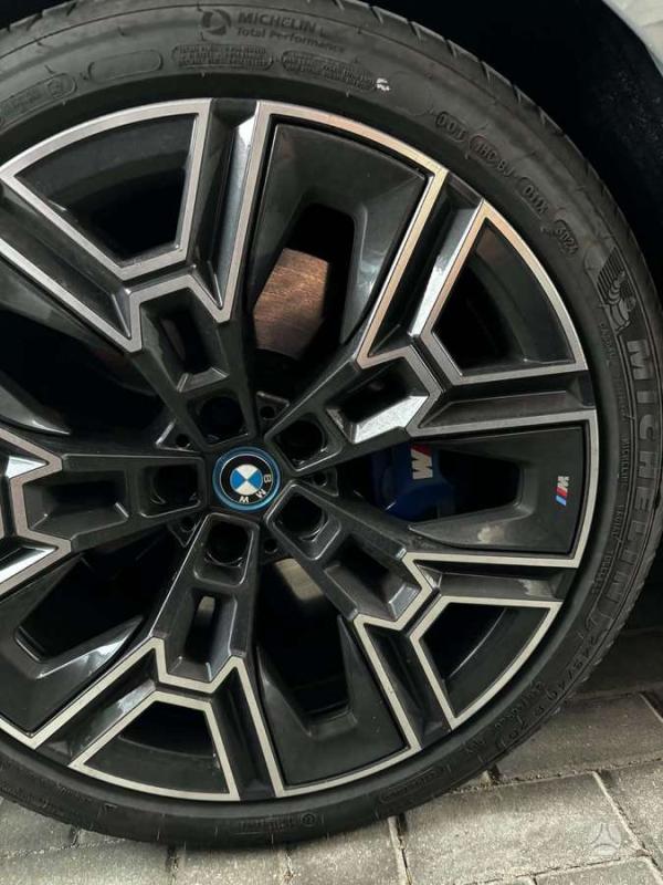 Grey BMW i5 2024 in Kaunas, with an engine capacity of 0.00 L and mileage of 27 thousand km for 49800 €, photo 10 on AUTOMOTO.COM.LV