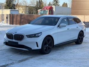 White BMW i5 2024 in Kaunas, with an engine capacity of 0.00 L and mileage of 32 thousand km for 29650 €, photo  on AUTOMOTO.COM.LV