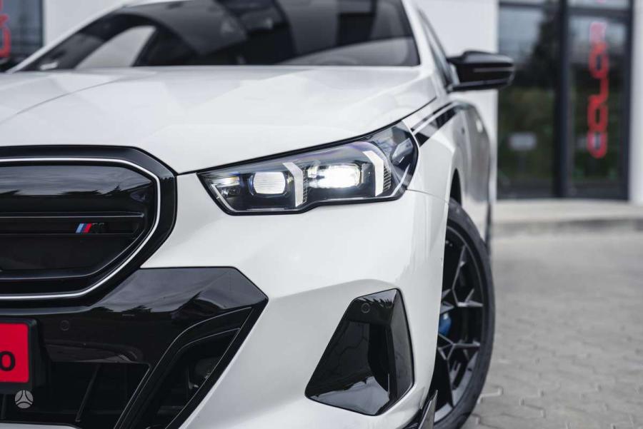 White BMW i5 2024 in Vilnius, with an engine capacity of 0.00 L and mileage of 67 thousand km for 55999 €, photo 9 on AUTOMOTO.COM.LV
