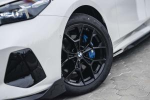 White BMW i5 2024 in Vilnius, with an engine capacity of 0.00 L and mileage of 67 thousand km for 55999 €, photo 11 on AUTOMOTO.COM.LV