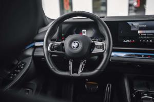 White BMW i5 2024 in Vilnius, with an engine capacity of 0.00 L and mileage of 67 thousand km for 55999 €, photo 31 on AUTOMOTO.COM.LV
