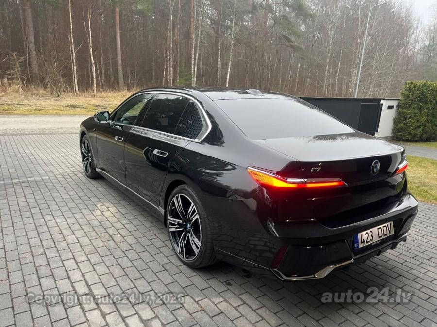 Black BMW i7 2023 in Tallinn, with an engine capacity of 0.00 L and mileage of 26 thousand km for 93900 €, photo 4 on AUTOMOTO.COM.LV