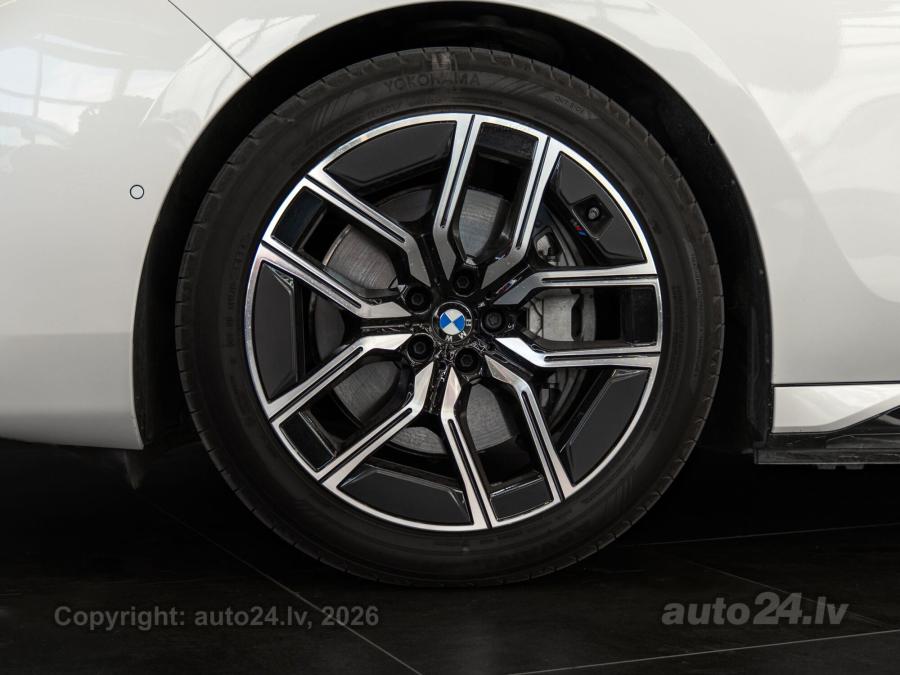Balts BMW i7 2025 Tallina, ar dzinēja tilpumu 0.00 L un nobraukumu 18 tūkst. km par 104900 €, foto 5 vietnē AUTOMOTO.COM.LV