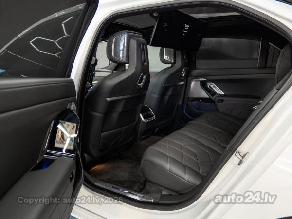 Balts BMW i7 2025 Tallina, ar dzinēja tilpumu 0.00 L un nobraukumu 18 tūkst. km par 104900 €, foto 6 vietnē AUTOMOTO.COM.LV