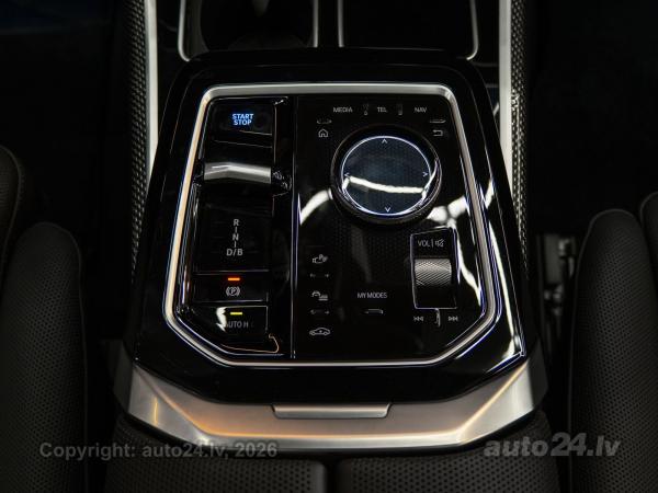 Balts BMW i7 2025 Tallina, ar dzinēja tilpumu 0.00 L un nobraukumu 18 tūkst. km par 104900 €, foto 10 vietnē AUTOMOTO.COM.LV