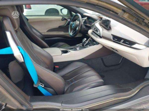 Melns BMW I8 2014 Klaipėda, ar dzinēja tilpumu 1.50 L un nobraukumu 64 tūkst. km par 17000 €, foto 5 vietnē AUTOMOTO.COM.LV