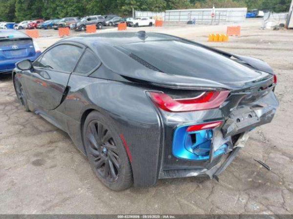Black BMW I8 2014 in Klaipeda, with an engine capacity of 1.50 L and mileage of 64 thousand km for 17000 €, photo 3 on AUTOMOTO.COM.LV