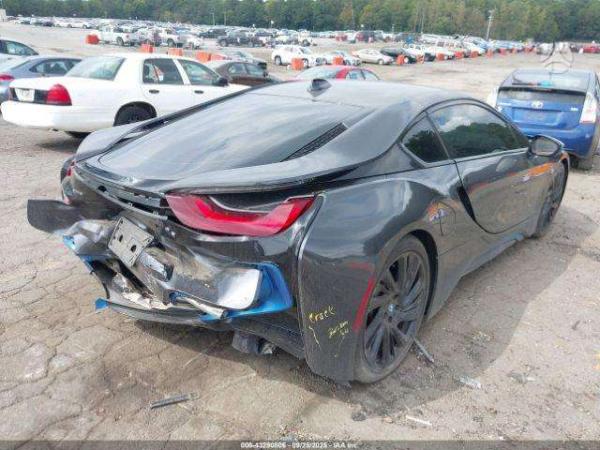 Black BMW I8 2014 in Klaipeda, with an engine capacity of 1.50 L and mileage of 64 thousand km for 17000 €, photo 4 on AUTOMOTO.COM.LV