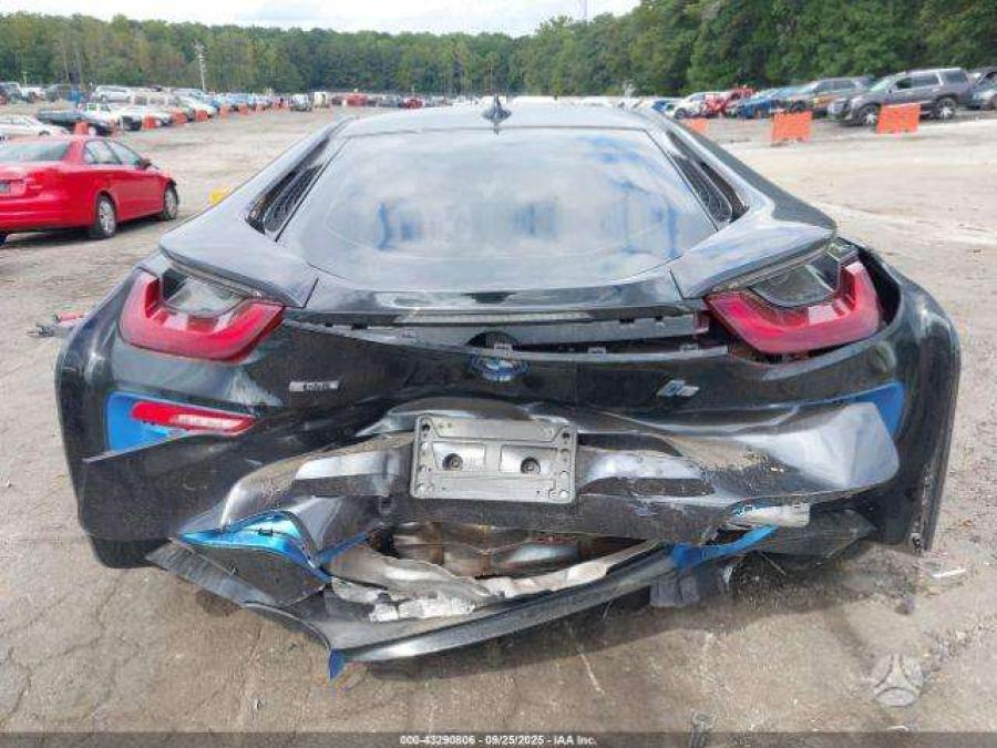 Melns BMW I8 2014 Klaipėda, ar dzinēja tilpumu 1.50 L un nobraukumu 64 tūkst. km par 17000 €, foto 16 vietnē AUTOMOTO.COM.LV