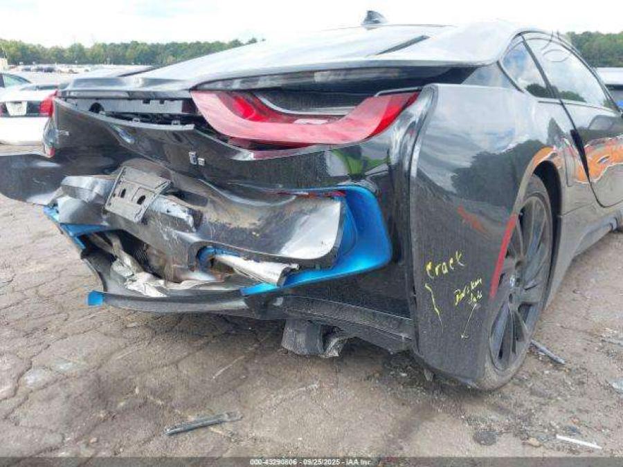 Melns BMW I8 2014 Klaipėda, ar dzinēja tilpumu 1.50 L un nobraukumu 64 tūkst. km par 17000 €, foto 17 vietnē AUTOMOTO.COM.LV
