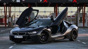Melns BMW I8 2015 Tallina, ar dzinēja tilpumu 1.50 L un nobraukumu 124 tūkst. km par 44999 €, foto  vietnē AUTOMOTO.COM.LV
