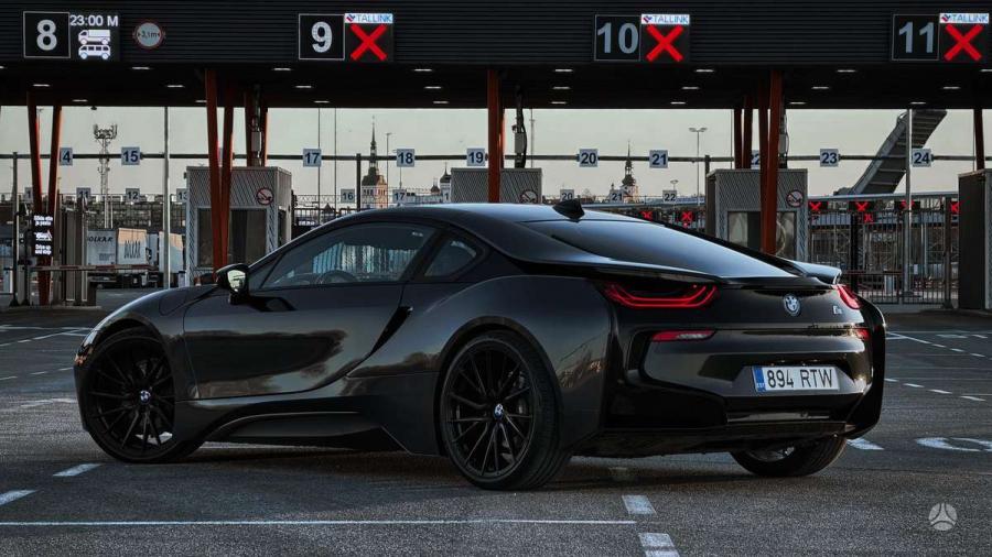 Melns BMW I8 2015 Tallina, ar dzinēja tilpumu 1.50 L un nobraukumu 124 tūkst. km par 44999 €, foto 10 vietnē AUTOMOTO.COM.LV
