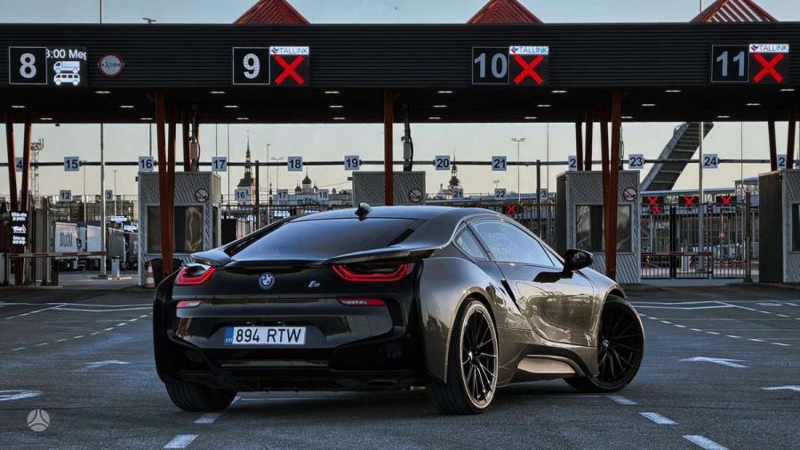 Melns BMW I8 2015 Tallina, ar dzinēja tilpumu 1.50 L un nobraukumu 124 tūkst. km par 44999 €, foto 11 vietnē AUTOMOTO.COM.LV