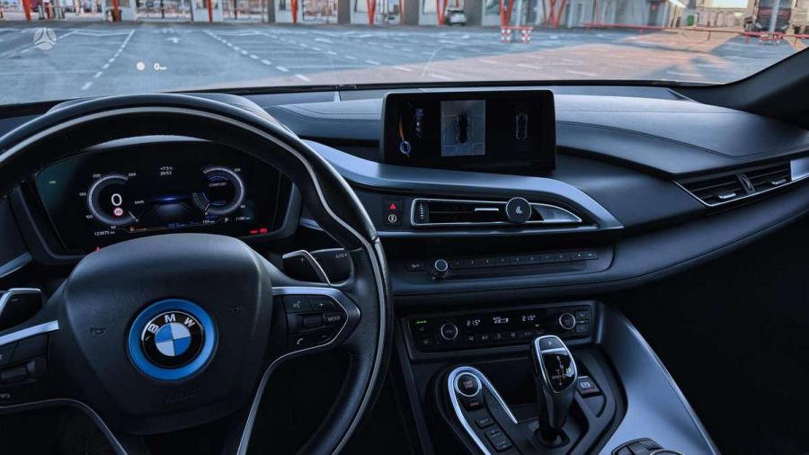 Melns BMW I8 2015 Tallina, ar dzinēja tilpumu 1.50 L un nobraukumu 124 tūkst. km par 44999 €, foto 15 vietnē AUTOMOTO.COM.LV