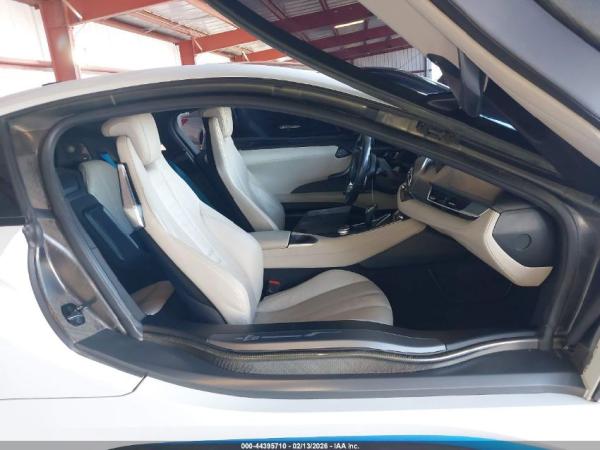 BMW I8 2014 Klaipėda, ar dzinēja tilpumu 0.00 L un nobraukumu 0 tūkst. km par 14852 €, foto 5 vietnē AUTOMOTO.COM.LV