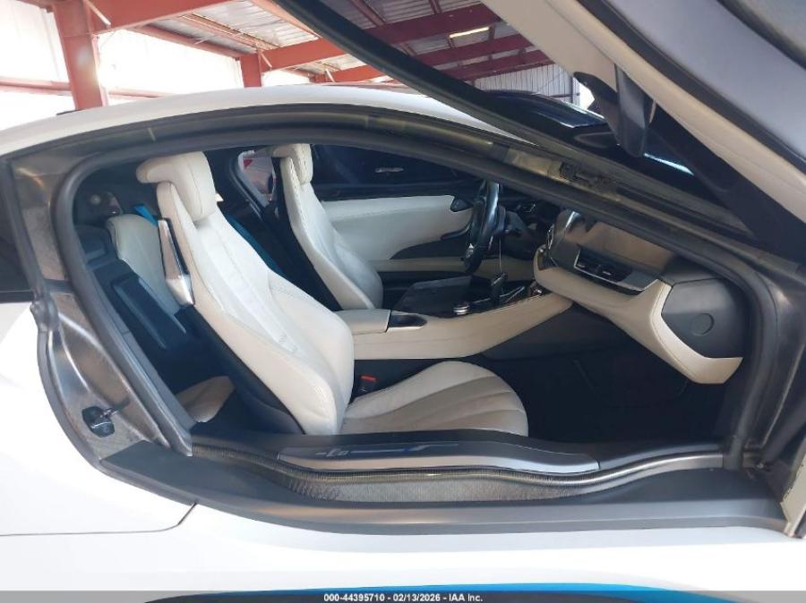BMW I8 2014 Klaipėda, ar dzinēja tilpumu 0.00 L un nobraukumu 0 tūkst. km par 14852 €, foto 5 vietnē AUTOMOTO.COM.LV