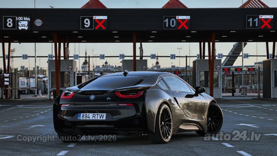 Pelēks BMW I8 2015 Tallina, ar dzinēja tilpumu 1.50 L un nobraukumu 124 tūkst. km par 49999 €, foto 4 vietnē AUTOMOTO.COM.LV