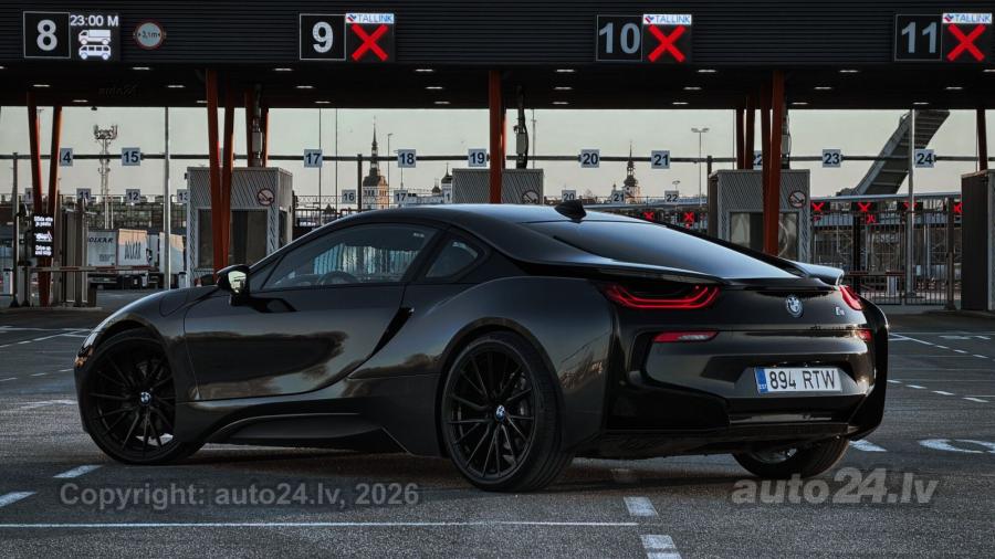 Pelēks BMW I8 2015 Tallina, ar dzinēja tilpumu 1.50 L un nobraukumu 124 tūkst. km par 49999 €, foto 10 vietnē AUTOMOTO.COM.LV
