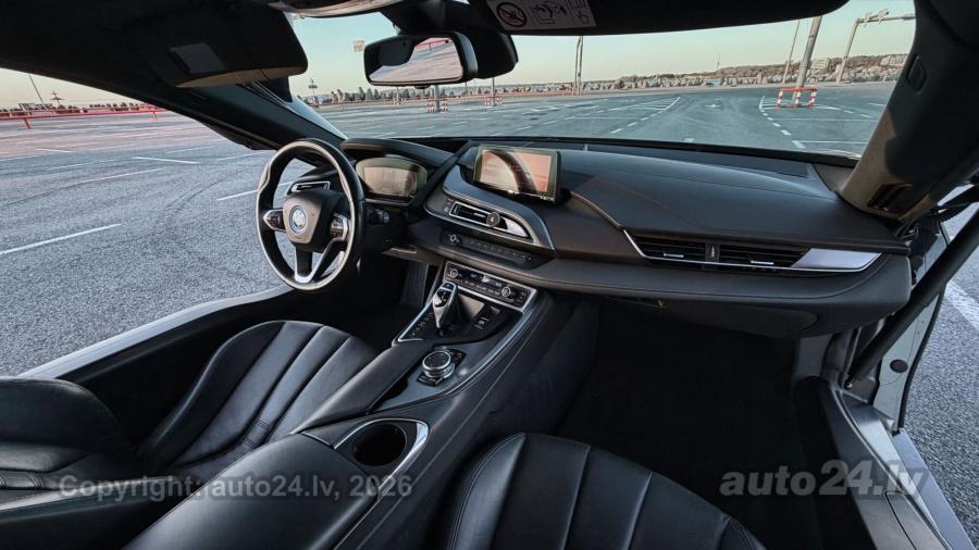 Pelēks BMW I8 2015 Tallina, ar dzinēja tilpumu 1.50 L un nobraukumu 124 tūkst. km par 49999 €, foto 12 vietnē AUTOMOTO.COM.LV