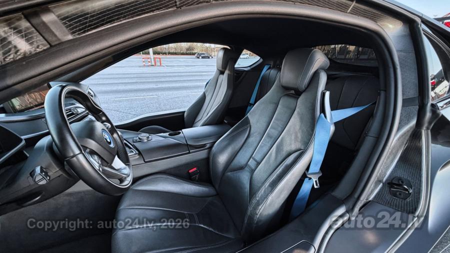 Pelēks BMW I8 2015 Tallina, ar dzinēja tilpumu 1.50 L un nobraukumu 124 tūkst. km par 49999 €, foto 14 vietnē AUTOMOTO.COM.LV