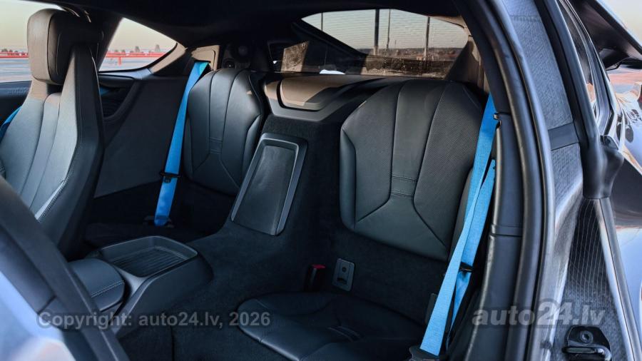 Pelēks BMW I8 2015 Tallina, ar dzinēja tilpumu 1.50 L un nobraukumu 124 tūkst. km par 49999 €, foto 15 vietnē AUTOMOTO.COM.LV