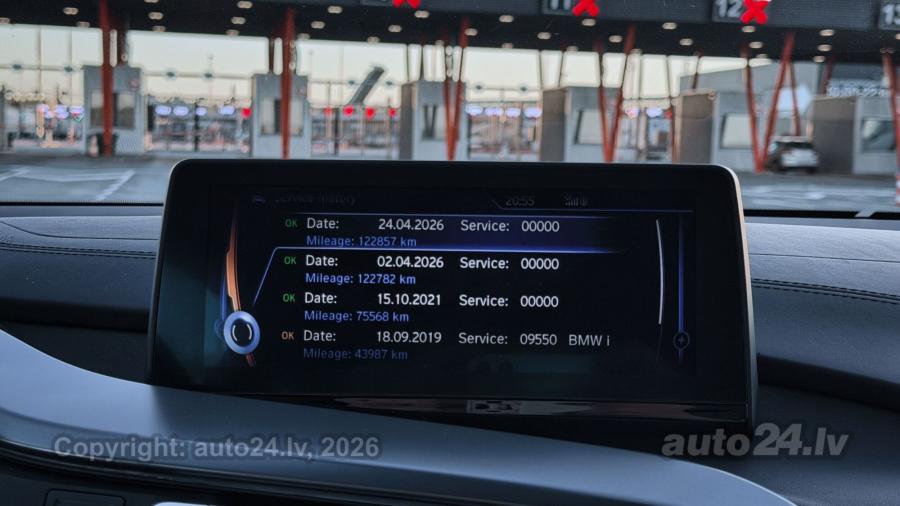 Pelēks BMW I8 2015 Tallina, ar dzinēja tilpumu 1.50 L un nobraukumu 124 tūkst. km par 49999 €, foto 18 vietnē AUTOMOTO.COM.LV