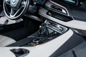 Серый БМВ И8 2015 в Вильнюс, объемом двигателя 1.50 л и пробегом 92 тыс. км за 44900 €, фото 37 на AUTOMOTO.COM.LV