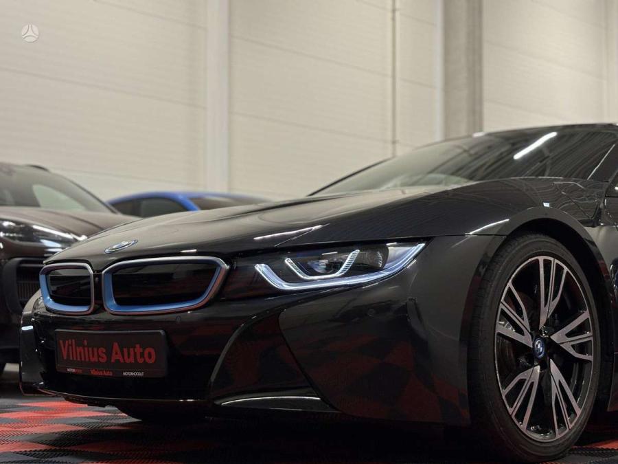 Grey BMW I8 2017 in Vilnius, with an engine capacity of 1.50 L and mileage of 62 thousand km for 64999 €, photo 8 on AUTOMOTO.COM.LV