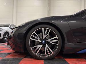 Grey BMW I8 2017 in Vilnius, with an engine capacity of 1.50 L and mileage of 62 thousand km for 64999 €, photo 11 on AUTOMOTO.COM.LV