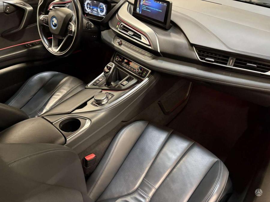 Grey BMW I8 2017 in Vilnius, with an engine capacity of 1.50 L and mileage of 62 thousand km for 64999 €, photo 15 on AUTOMOTO.COM.LV