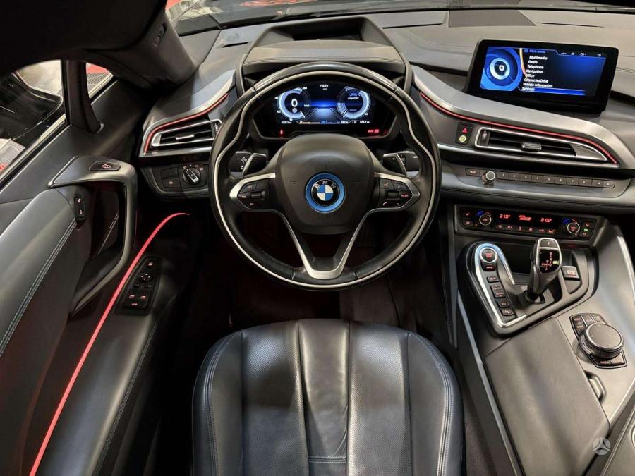Grey BMW I8 2017 in Vilnius, with an engine capacity of 1.50 L and mileage of 62 thousand km for 64999 €, photo 19 on AUTOMOTO.COM.LV
